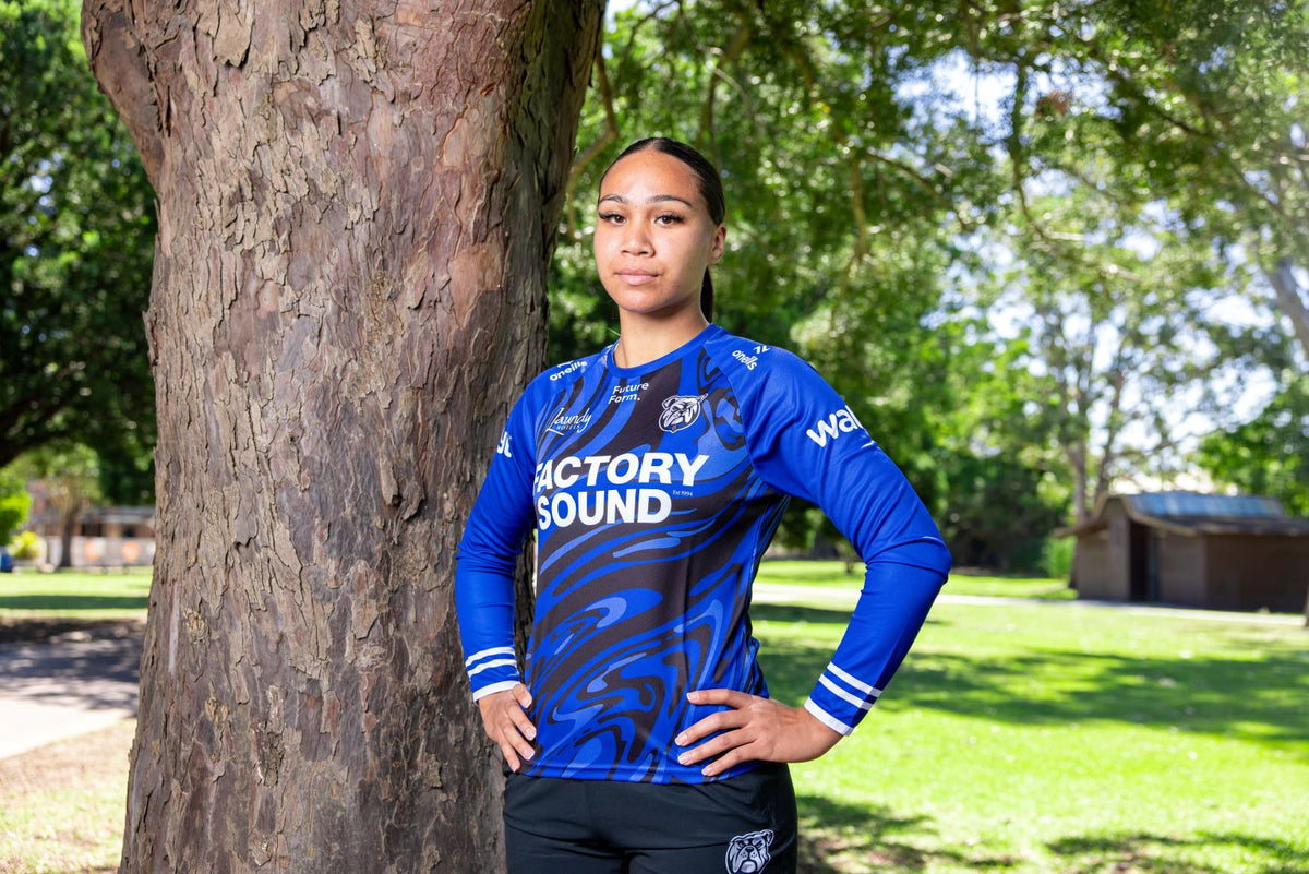 2026 Bulldogs Ladies Long Sleeve Training Tee – The Bulldogs Team Store